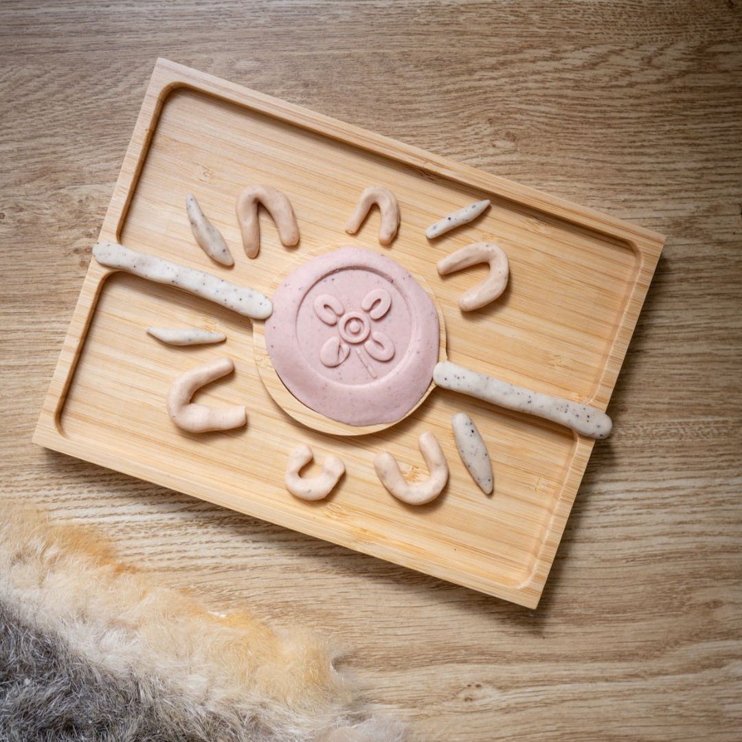 Aboriginal Flag Bamboo Sensory Tray – Ochre Dough